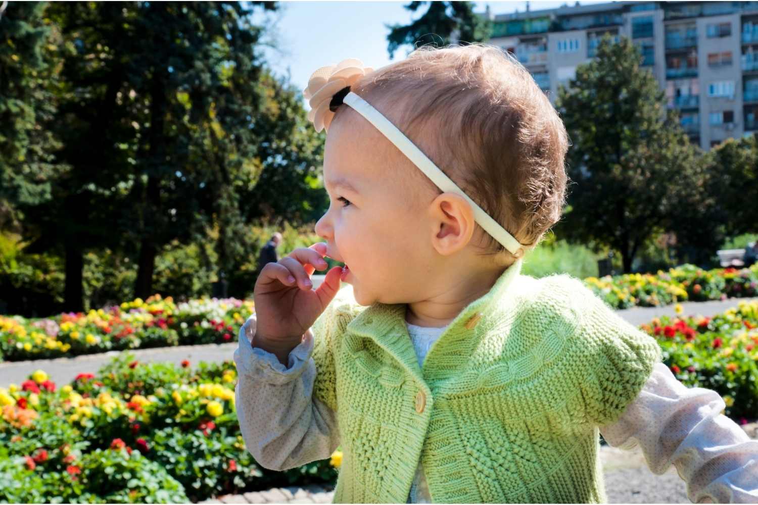 Benefits of bringing your baby outside: - Clapping Baby